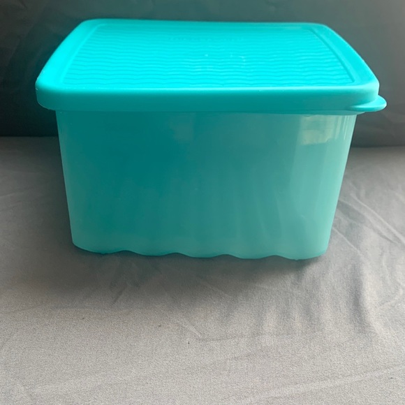 Tupperware | Kitchen | Tupperware Fridgesmart Vented Square Container ...